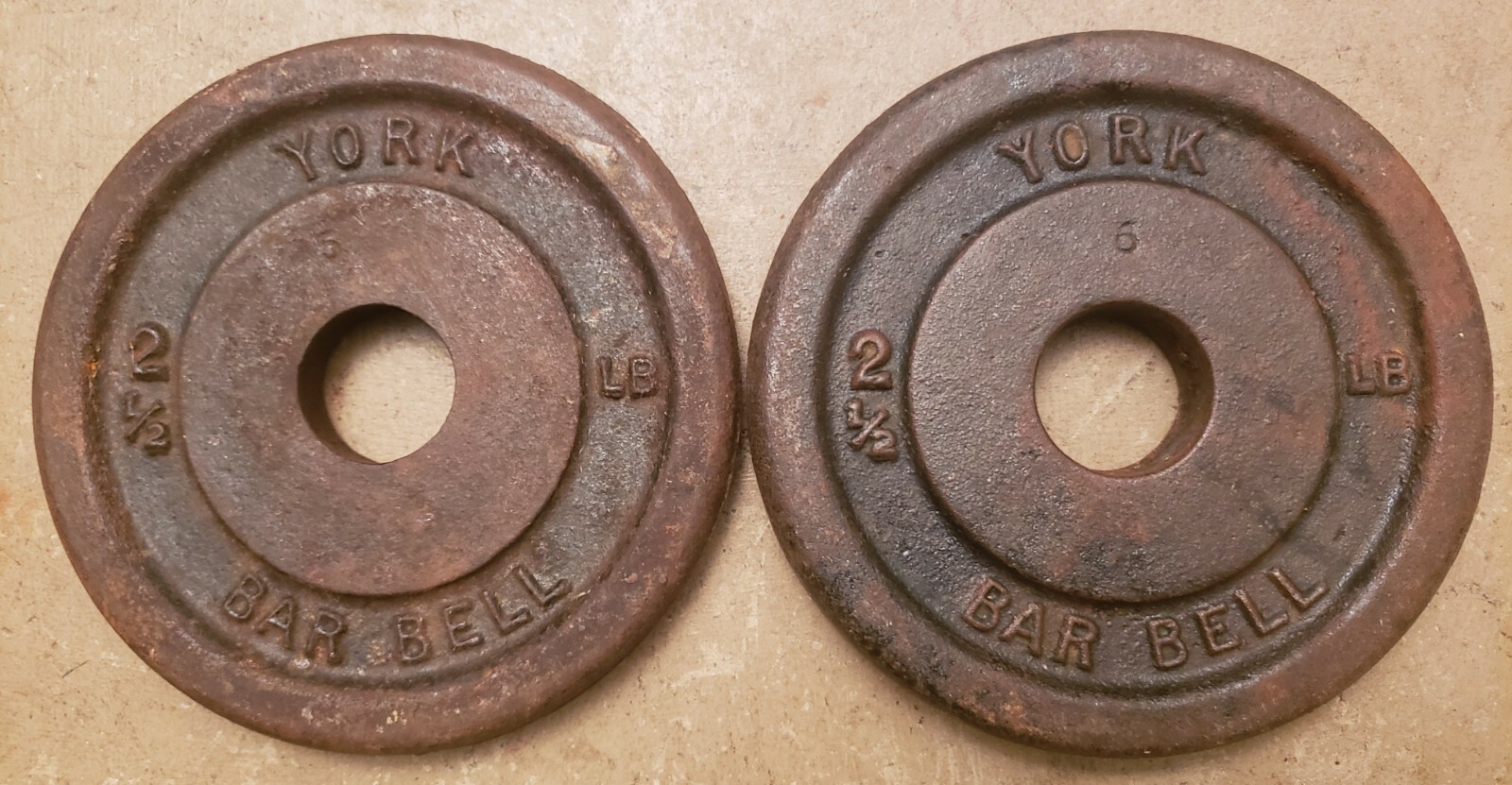 Pair of 2.5 lb YORK BARBELL Standard Size Weights Barbell vintage Rare ...