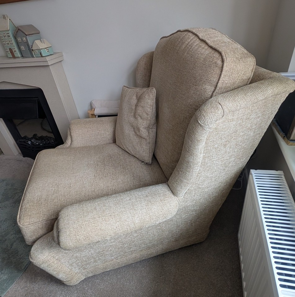Immaculate recovered Bridgecraft 3 Piece Suite. 3 Seater, 2 Chairs & 4 ...