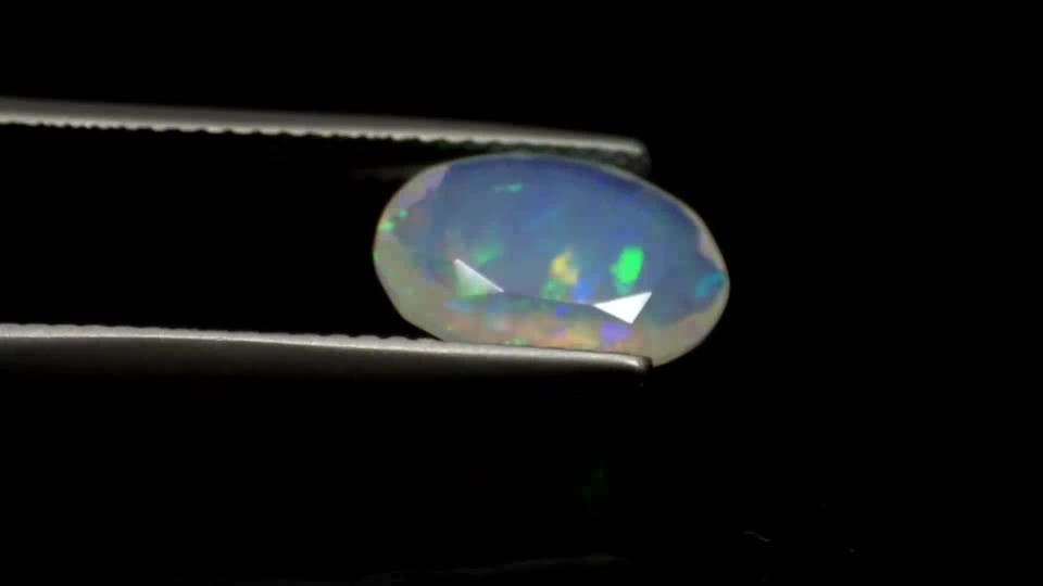 1.42 Ct Romantic Oval (10 x 7 mm) Peacock pattern Solid Fire Welo ...