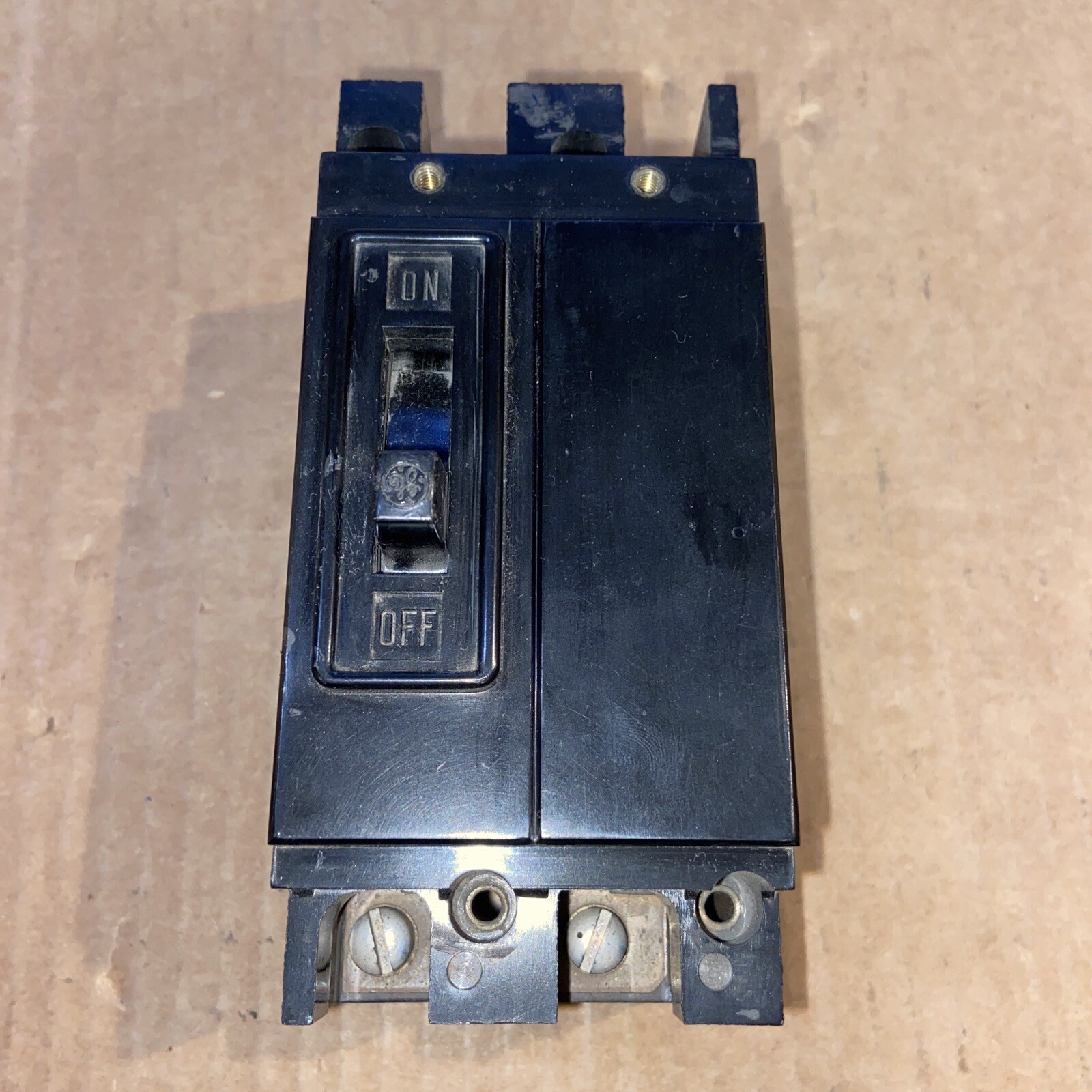 GE General Electric TE 22070 Circuit Breaker 2P 70A 240AC 125/250DC USA ...