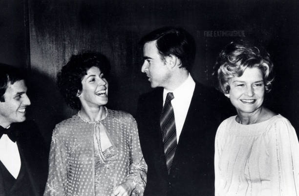 Jeff Wald And Helen Reddy Aussie Singing Legend Helen Reddy Will Roar
