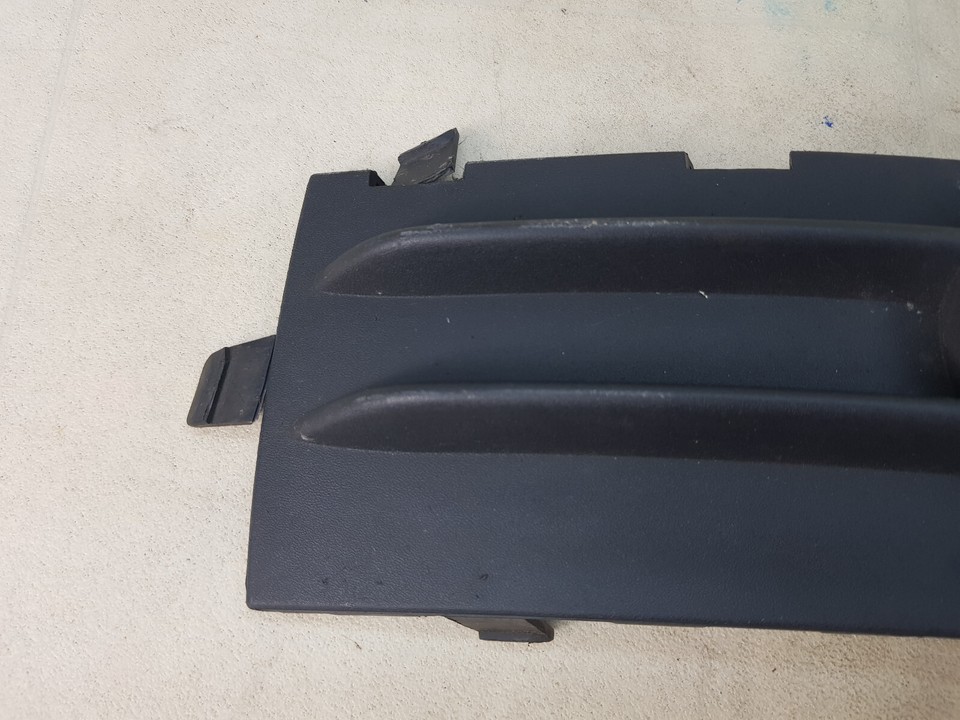 VOLVO C30 MK1 06-09 FRONT PASSENGER FOG LIGHT GRILL SURROUND TRIM ...