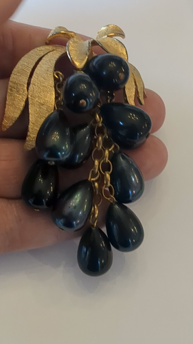 VINTAGE Jumbo Tear drop Faux Pearl Grape Cluster Dangle Brooch Pin | eBay