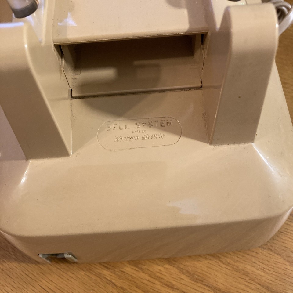 Vtg 1973 Bell System Telephone 2500D Push Button Desk Phone Prop ...