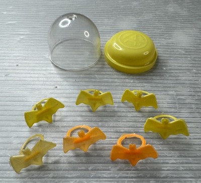 VINTAGE 1960s BATMAN RING LOT/7 Batsignal Plastic Vending Machine ...