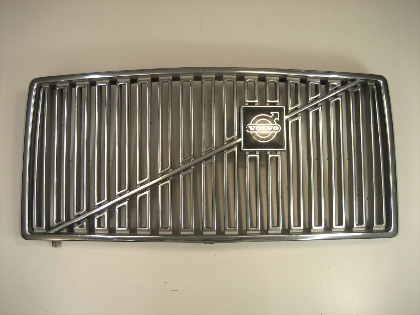 Volvo 240 1984 front grille | Turbobricks - The Volvo Performance Community