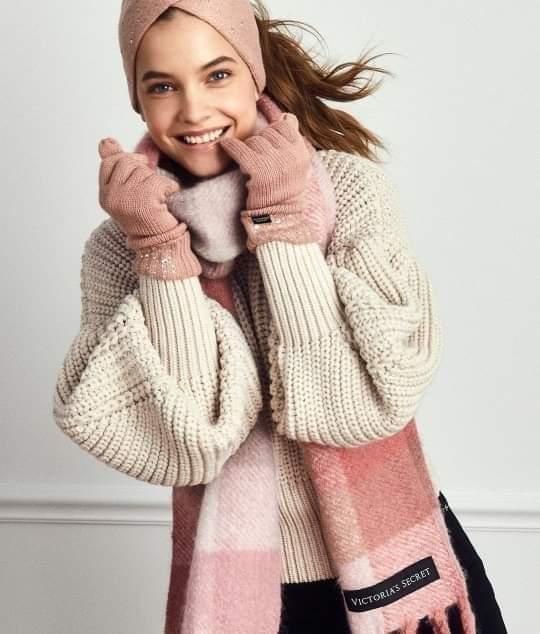 Victoria's Secret Holiday 2020 PINK Rhinestone Pom-Pom Hat only Set ...