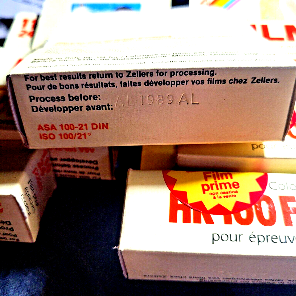 FILM ZELLERS, COLOUR PRINT 110/24 EXP HR100. SOME BOX'S LITTLE RUFF ...