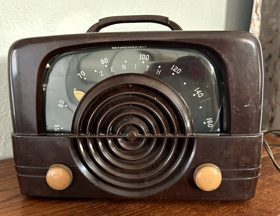 Vintage ZENITH CONSOL-TONE Bakelite Tube Table Radio Model 6D614 ...