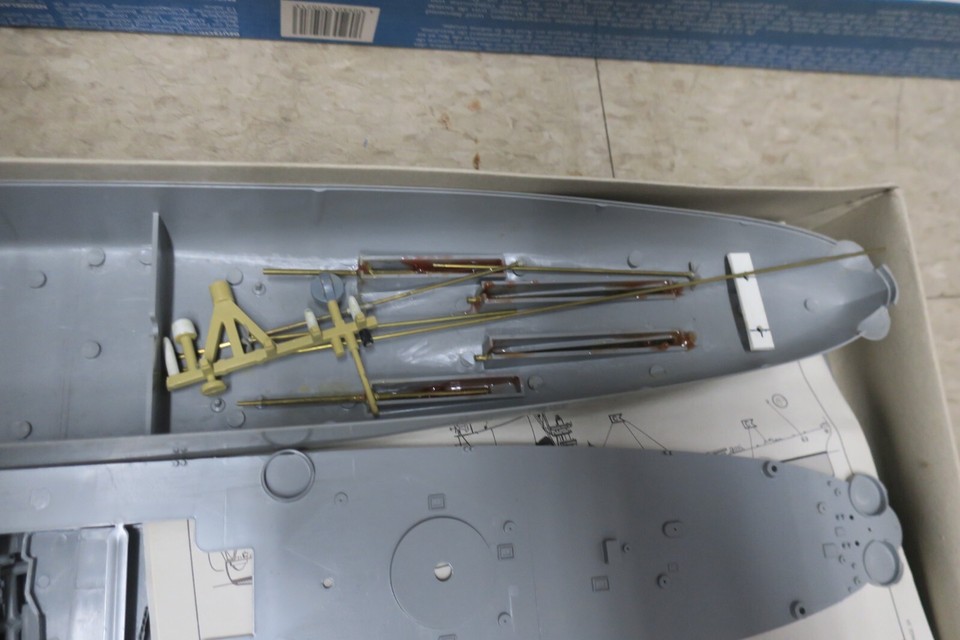 Revell Battleship USS Missouri 1/350 Model Kit No. 05071 | eBay