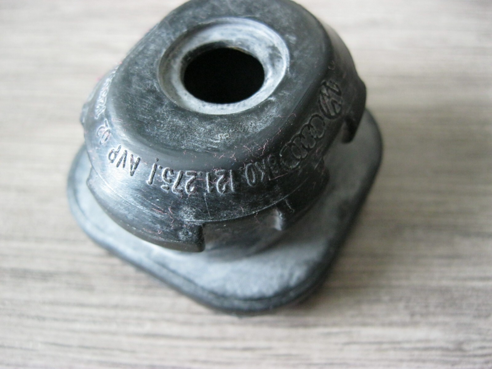 VW AUDI Radiator Upper Rubber Insulator Mount OEM 8K0121275C w/Stud ...