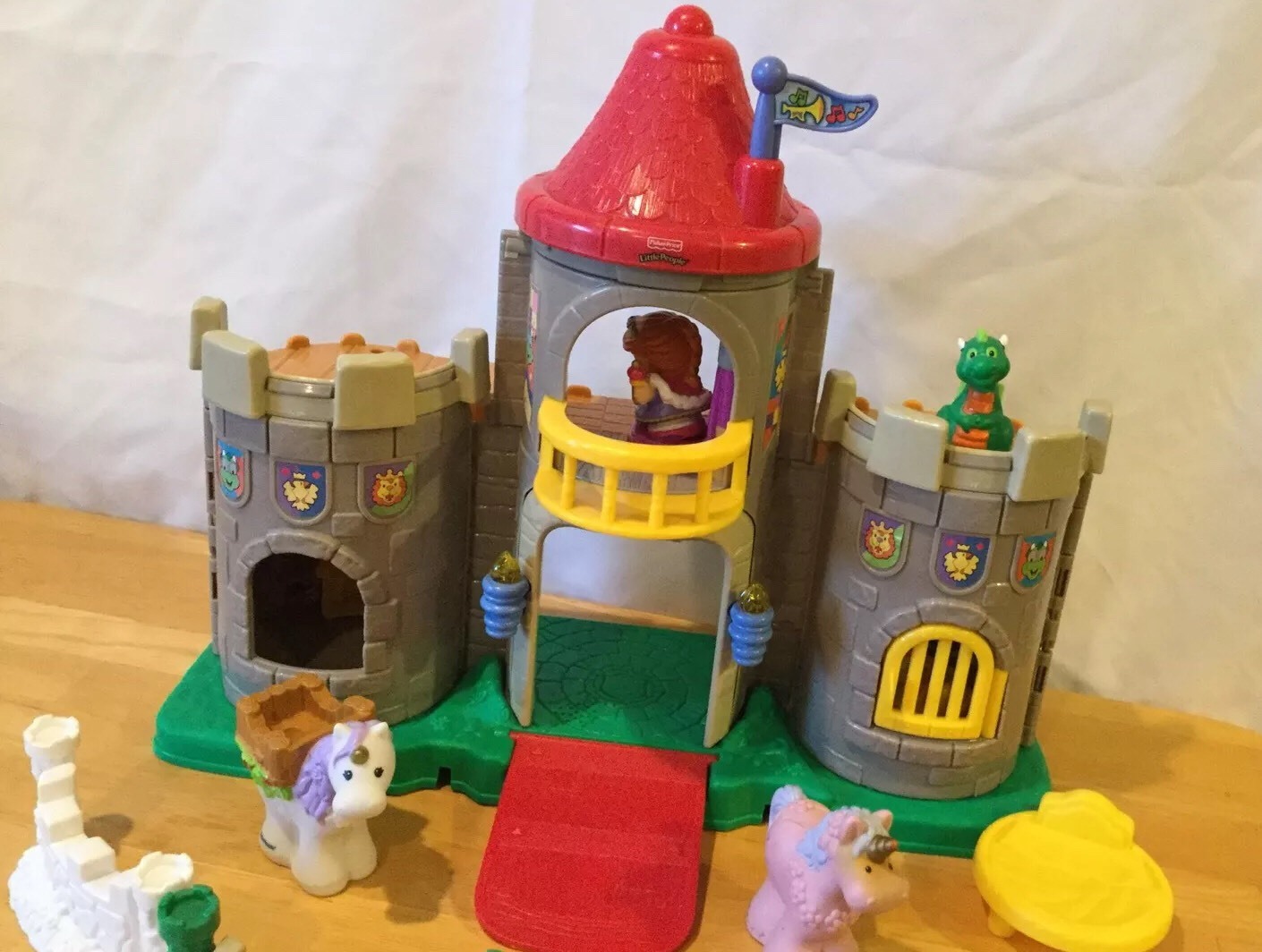 Fisher Price Little People Castle Horse People Gate Sound Movement | eBay