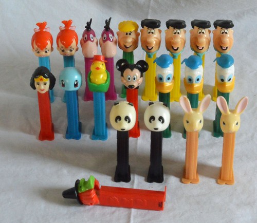 21 PEZ DISPENSER LOT FLINTSTONES DONALD DUCK MICKEY MOUSE WONDER WOMAN ...