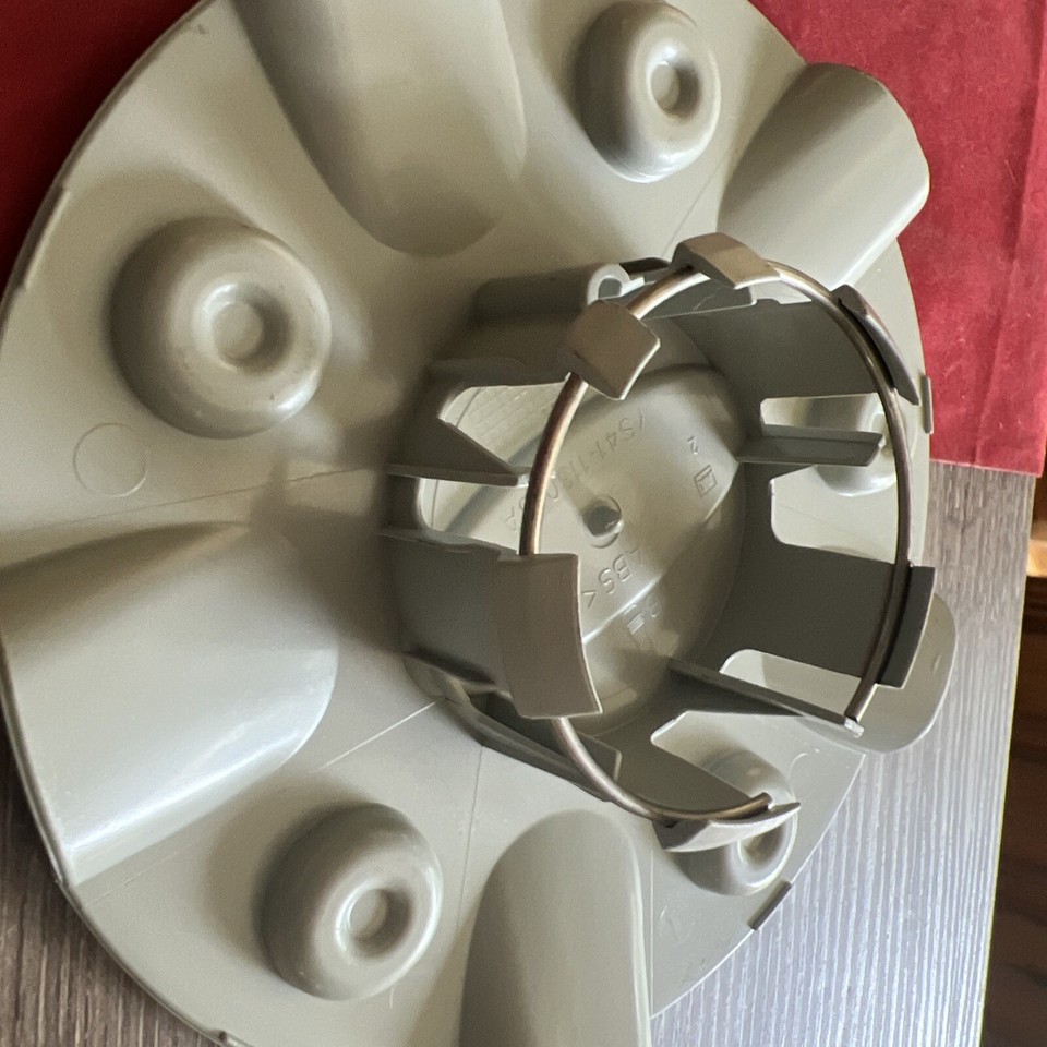 #X 1) 2000-2004 Ford Focus 15" Wheel Cover Center Cap Silver OEM YS41 ...