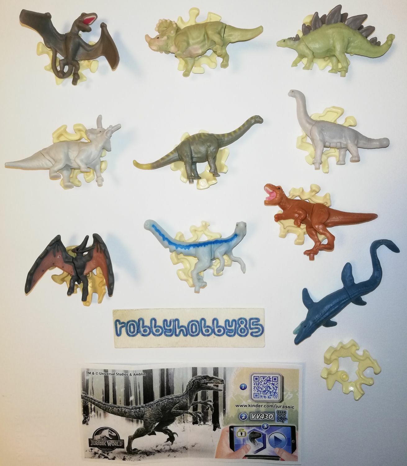 JURASSIC WORLD COMPLETE SET 10 FIGURES WITH ALL PAPERS KINDER JOY ...