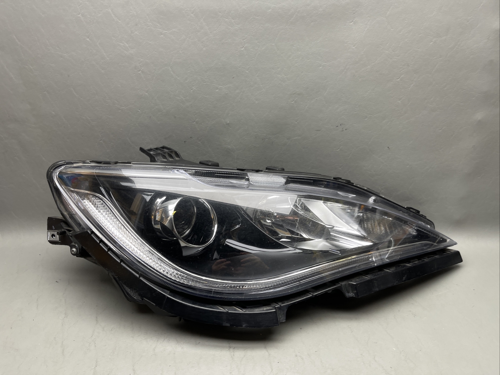 2017-2019 Chrysler Pacifica Headlight Right Passenger Halogen W/ LED 17 ...