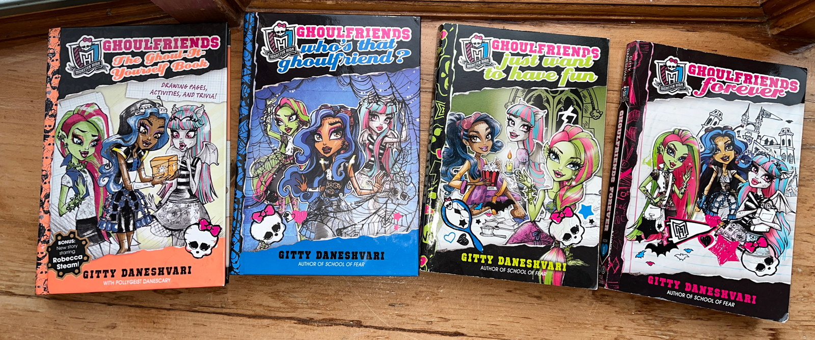 Lot of 4 First Edition GHOULFRIENDS MONSTER HIGH BOOKS | eBay