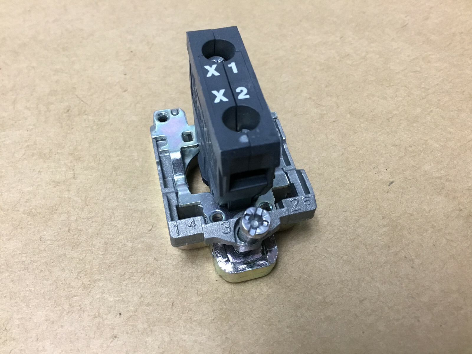 1 PC Schneider Elect ZB4BV6 Mounting Collar Switch Body ZB4, ZB5, ZBE ...