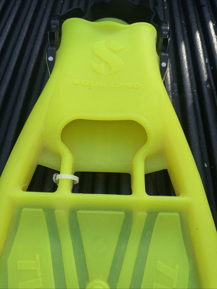 ScubaPro Twin Jet Split Fins Straps Scuba Dive Diving Flippers Yellow ...