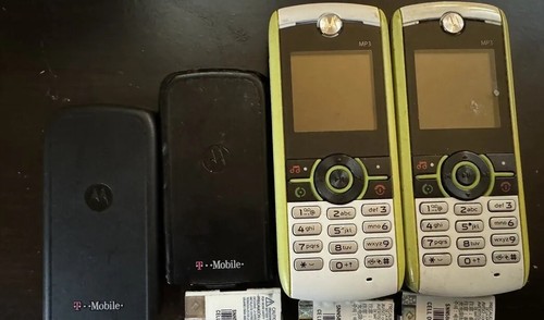 2 MOTOROLA T-Moble Moto Burner Phone W233 VINTAGE Pay As uGo READ ...