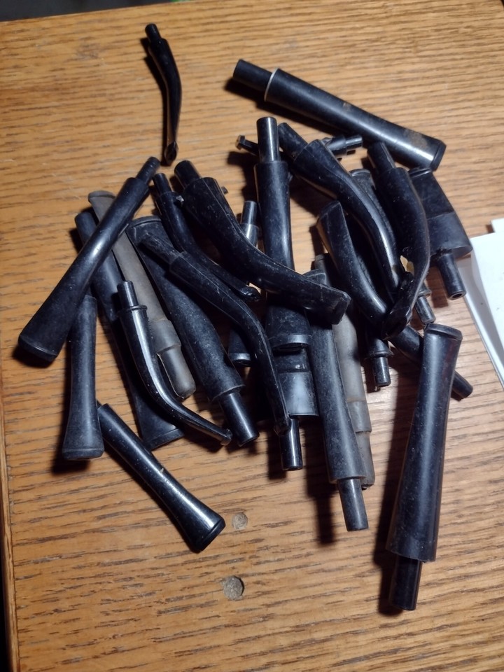 Lot of 25 Mixed Plastic Tobacco Pipe Stems Mouth Pieces bits One Size ...