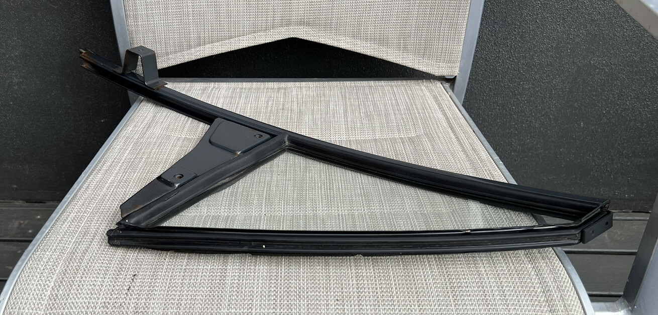 DATSUN 1972-77 SKYLINE (C110) 240K SEDAN GENUINE RHS REAR QUARTER GLASS ...