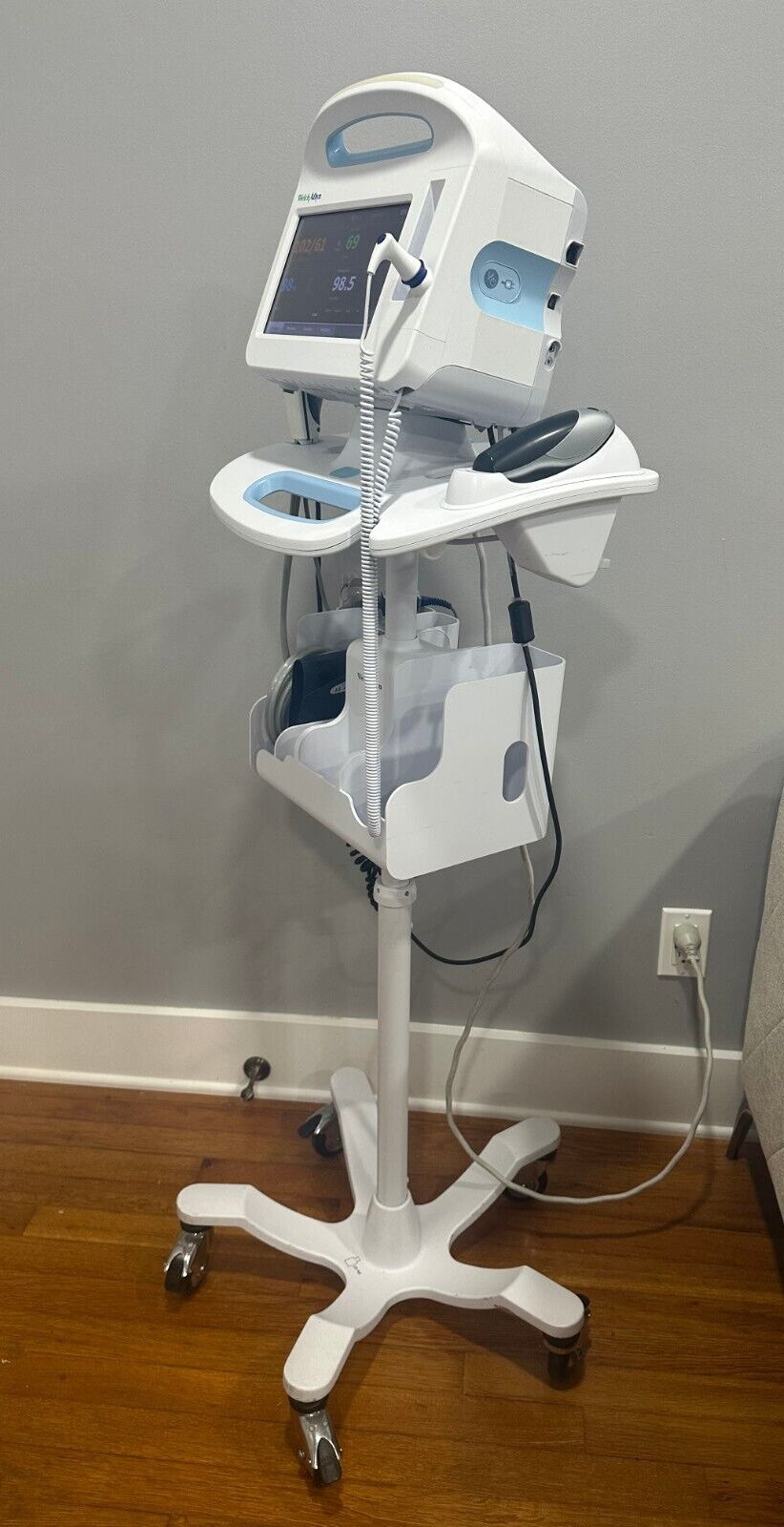 Welch Allyn Connex Vital Sign Monitor 6000 Series, Stand, Nellcor, NIBP ...