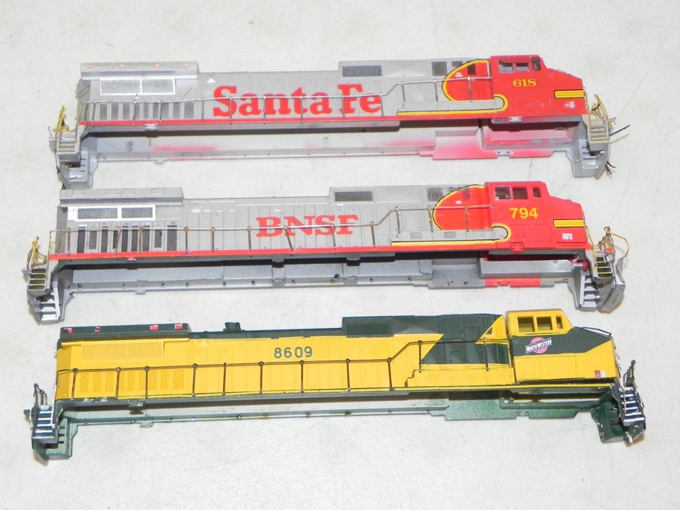 Athearn & Others HO Santa Fe, BNSF, C&NW Locomotive Shells, Dash 8 ...