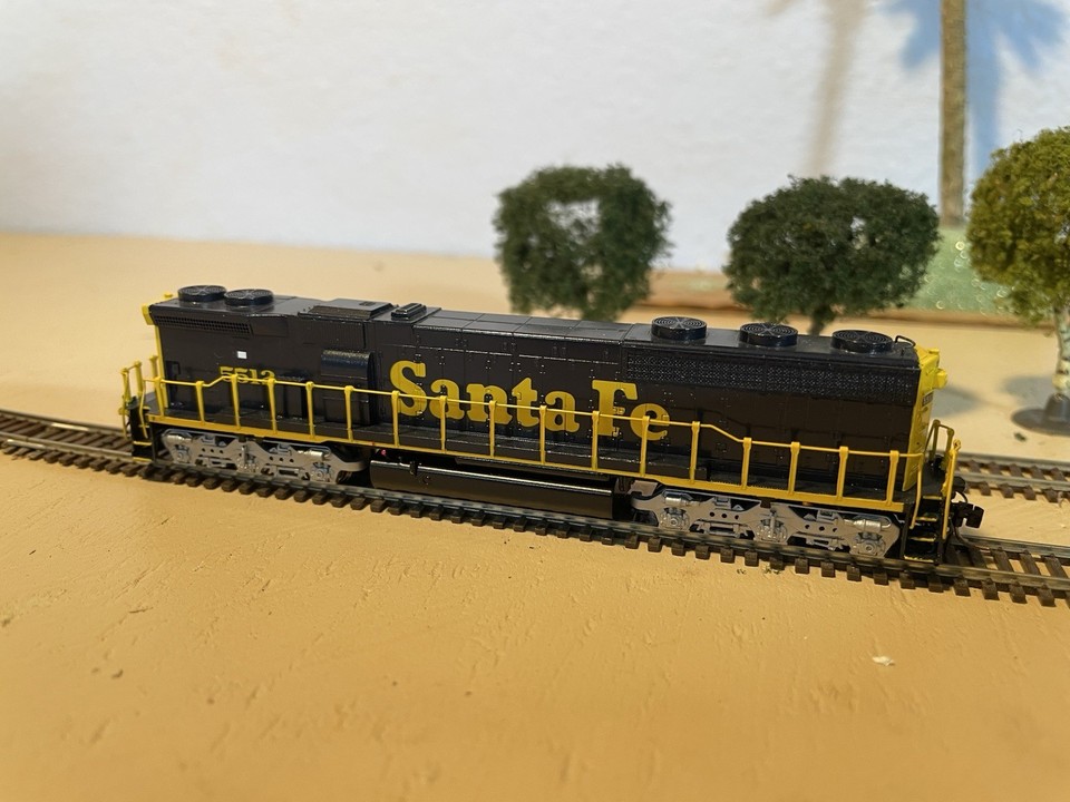 N Scale Santa Fe Railway Overland Models SD-45-2B | eBay
