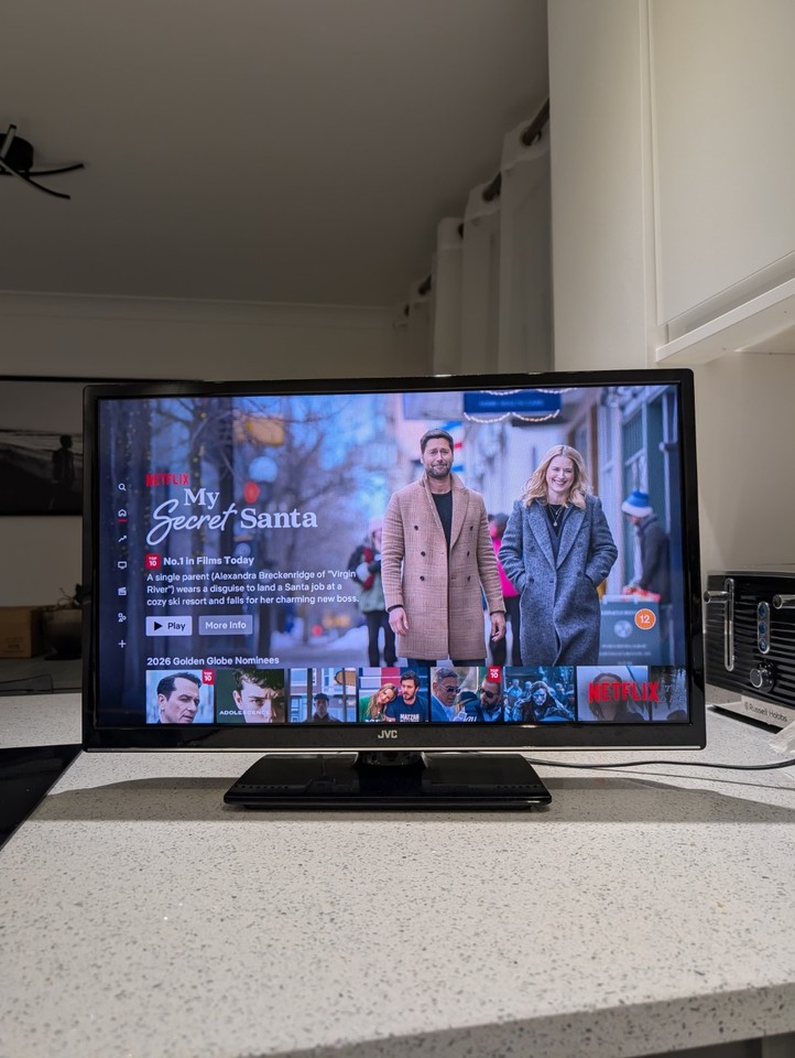 JVC LT-24C690 24-inch Smart LED TV with HD Ready Built-In WiFi and ...