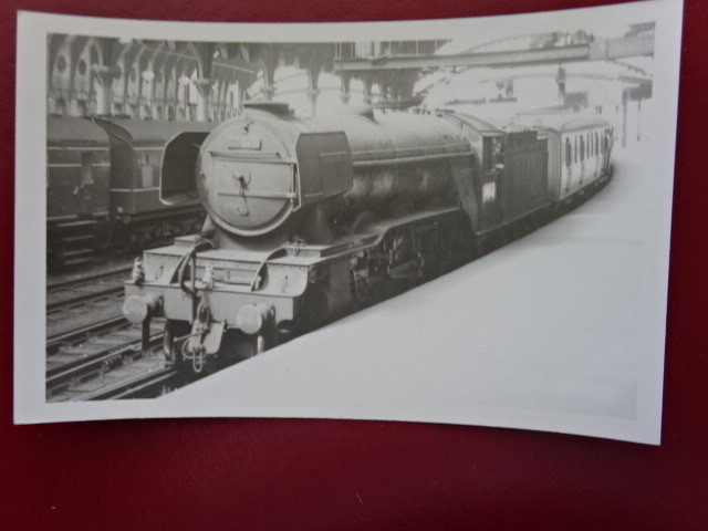 PHOTO LNER EX GNR GCLASS A3 4-6-2 LOCO NO 60065 KNIGHT OF THISTLE | eBay