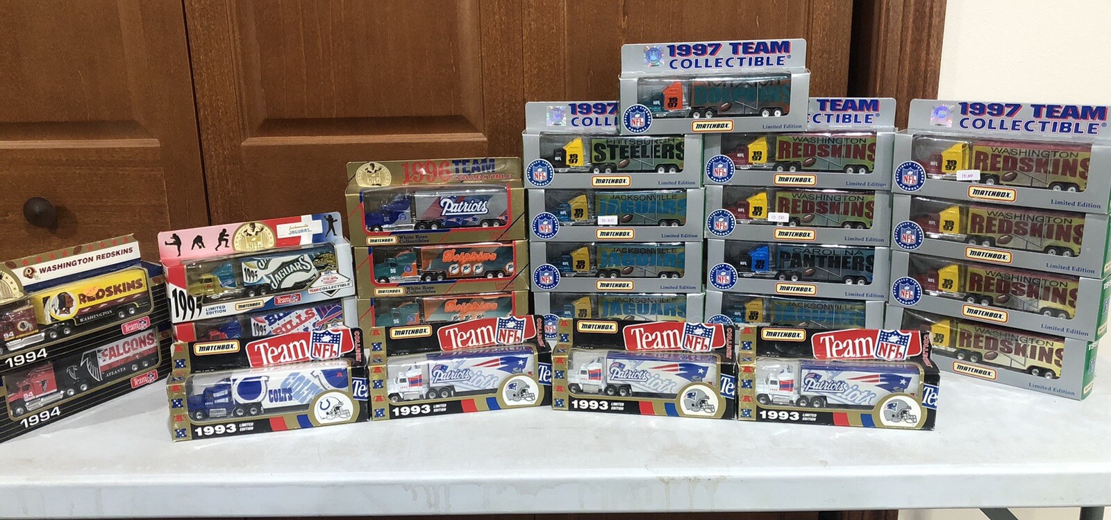 Lot of 24 NFL Matchbox Team Tractor Trailer Collectibles 1993-1997 | eBay