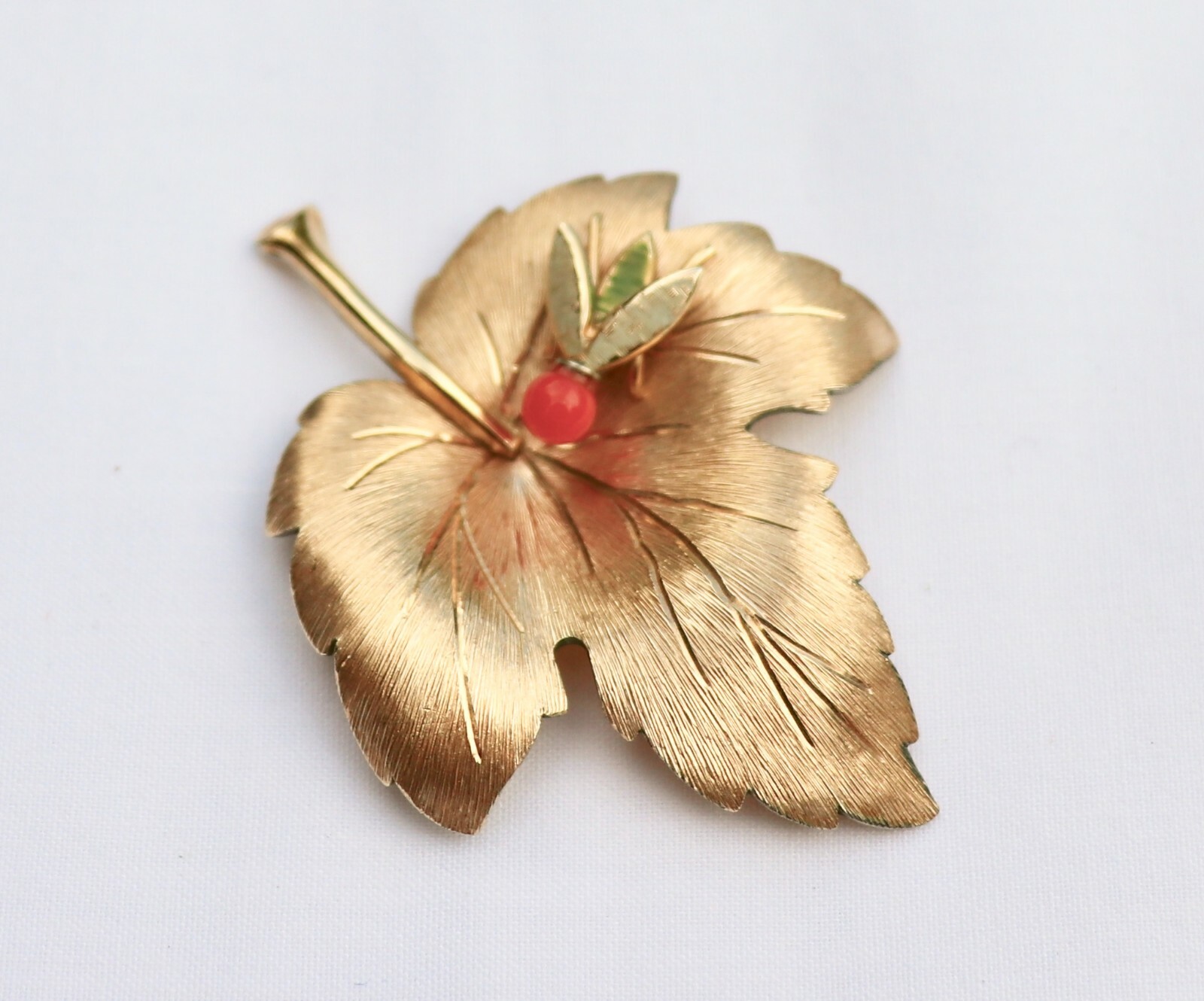 VINTAGE KREMENTZ GOLD OVERLAY MAPLE LEAF BROOCH WITH … - Gem
