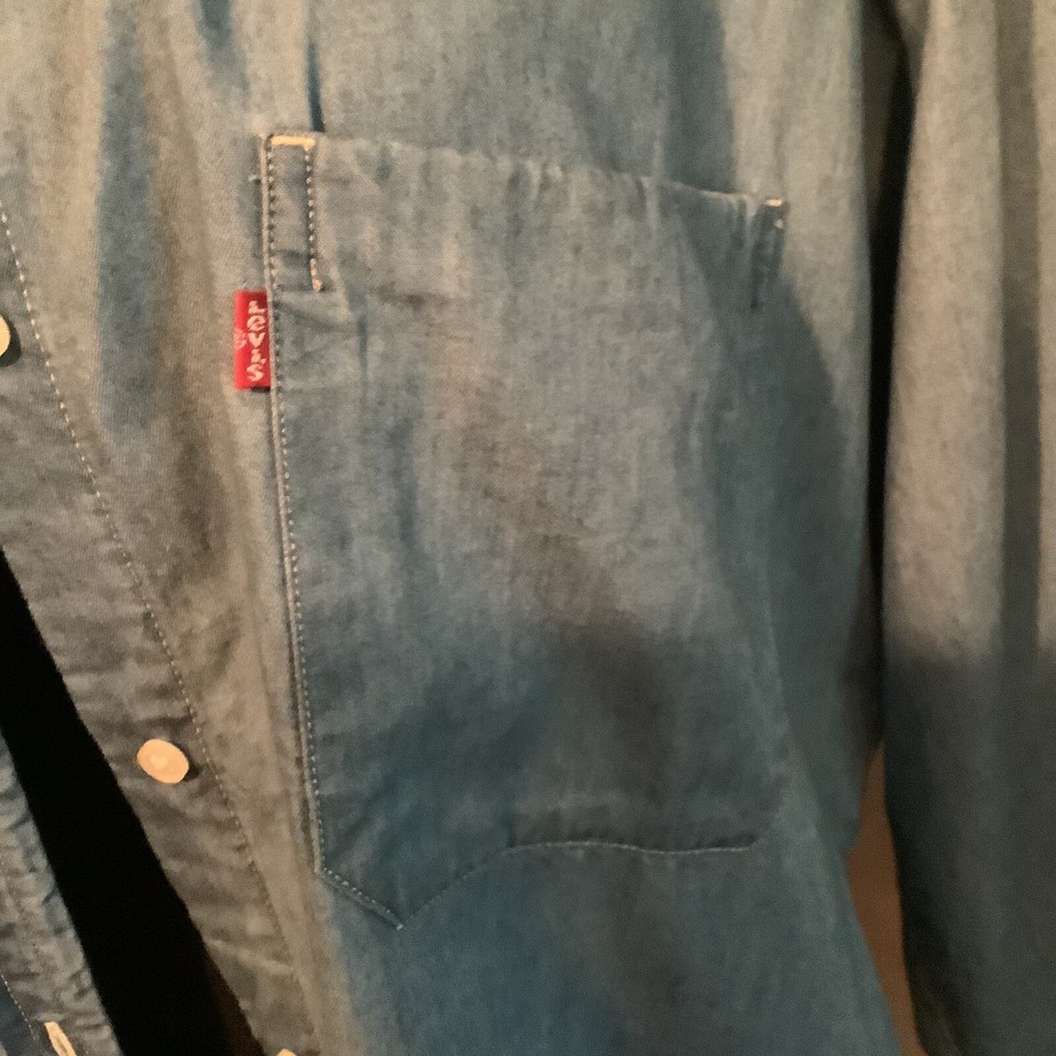 Levi's Shirt Women's Sz Med, Blue Button Up Long Sleeve Chambray Denim ...