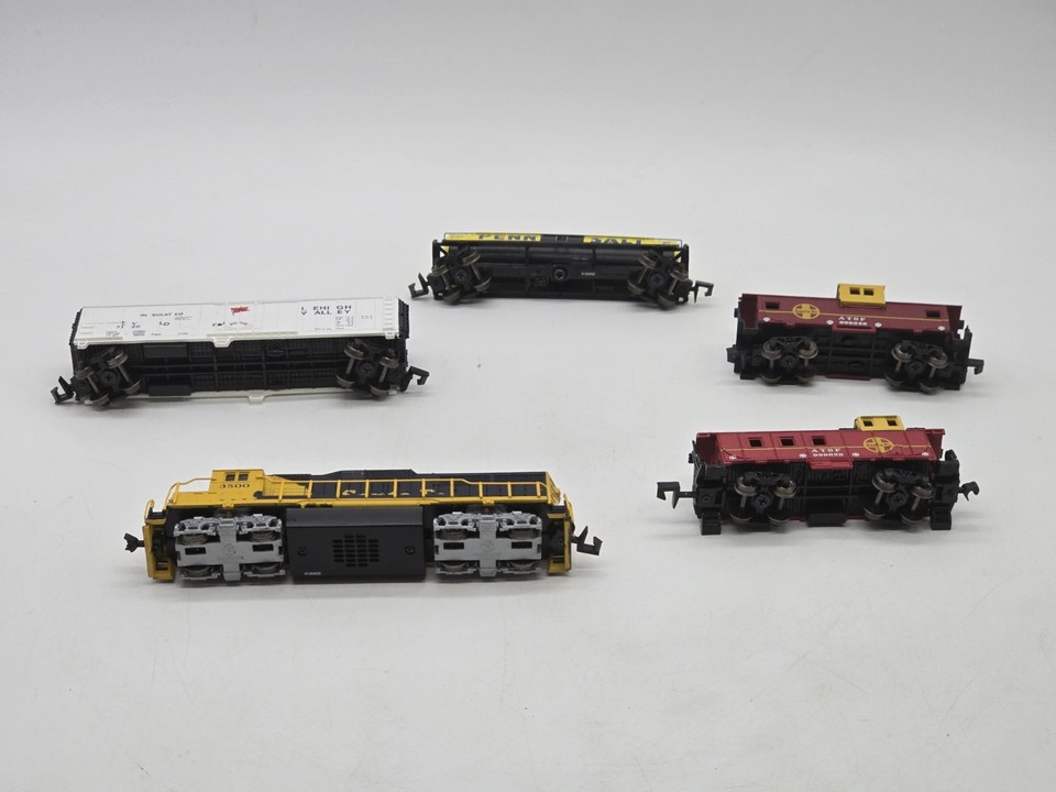Bachmann Santa Fe Diesel Locomotive 3500 N Scale Trains And 4 Cars | eBay