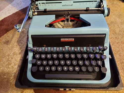 Underwood Golden Touch Portable Typewriter w/Case, Robin Egg Blue FREE ...
