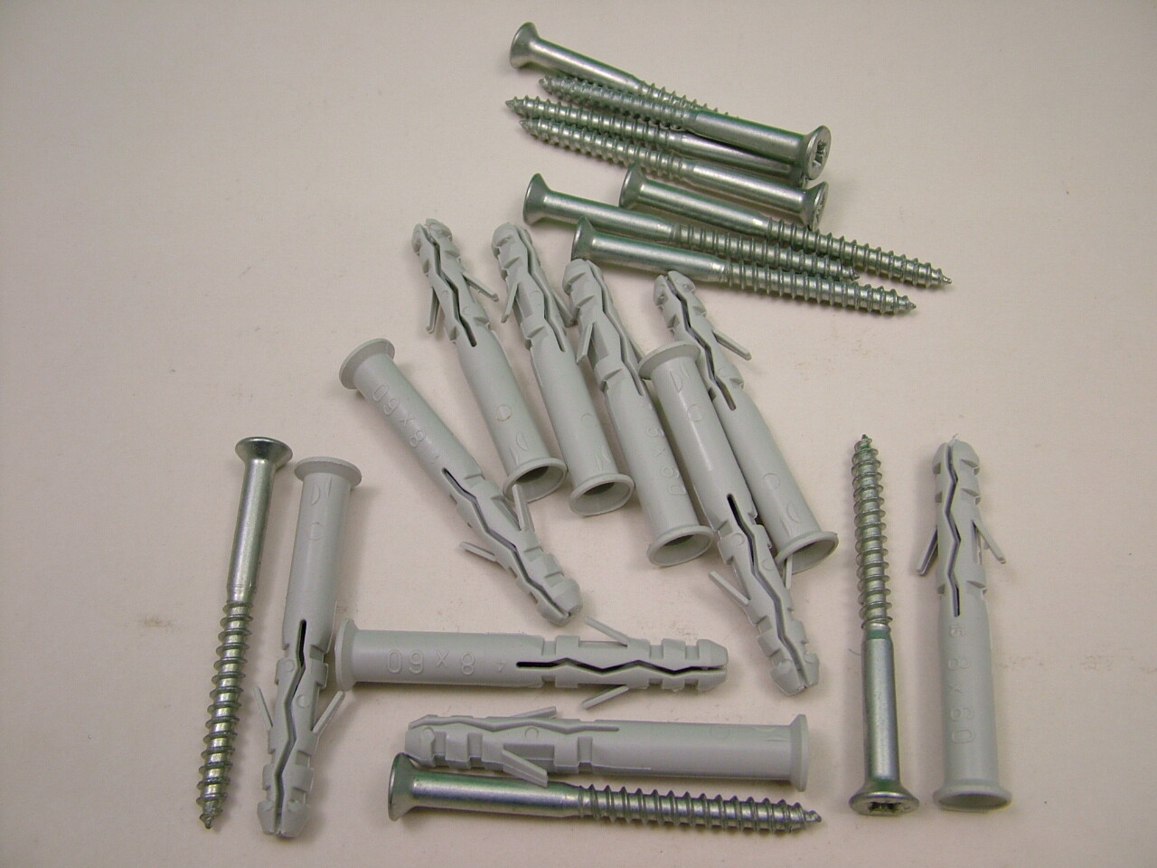 Frame fixing nylon masonry rawl plug and screw fixings 8 x 60mm, pack ...