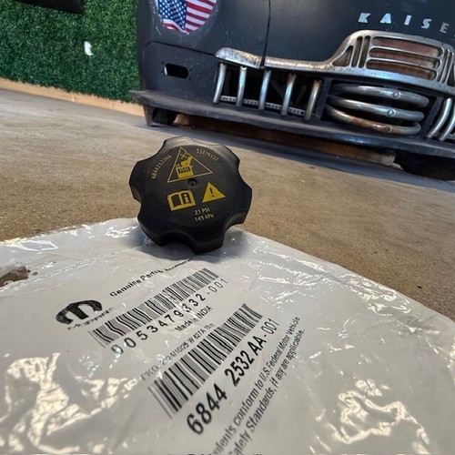 (1) 13-18 RAM 2500 3500 RADIATOR COOLANT RECOVERY BOTTLE CAP MOPAR ...
