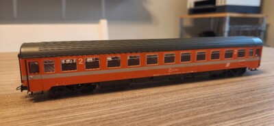 ROCO 4237A, OBB Austria, cl 2 pass. coach, HO DC, w interior lights ...