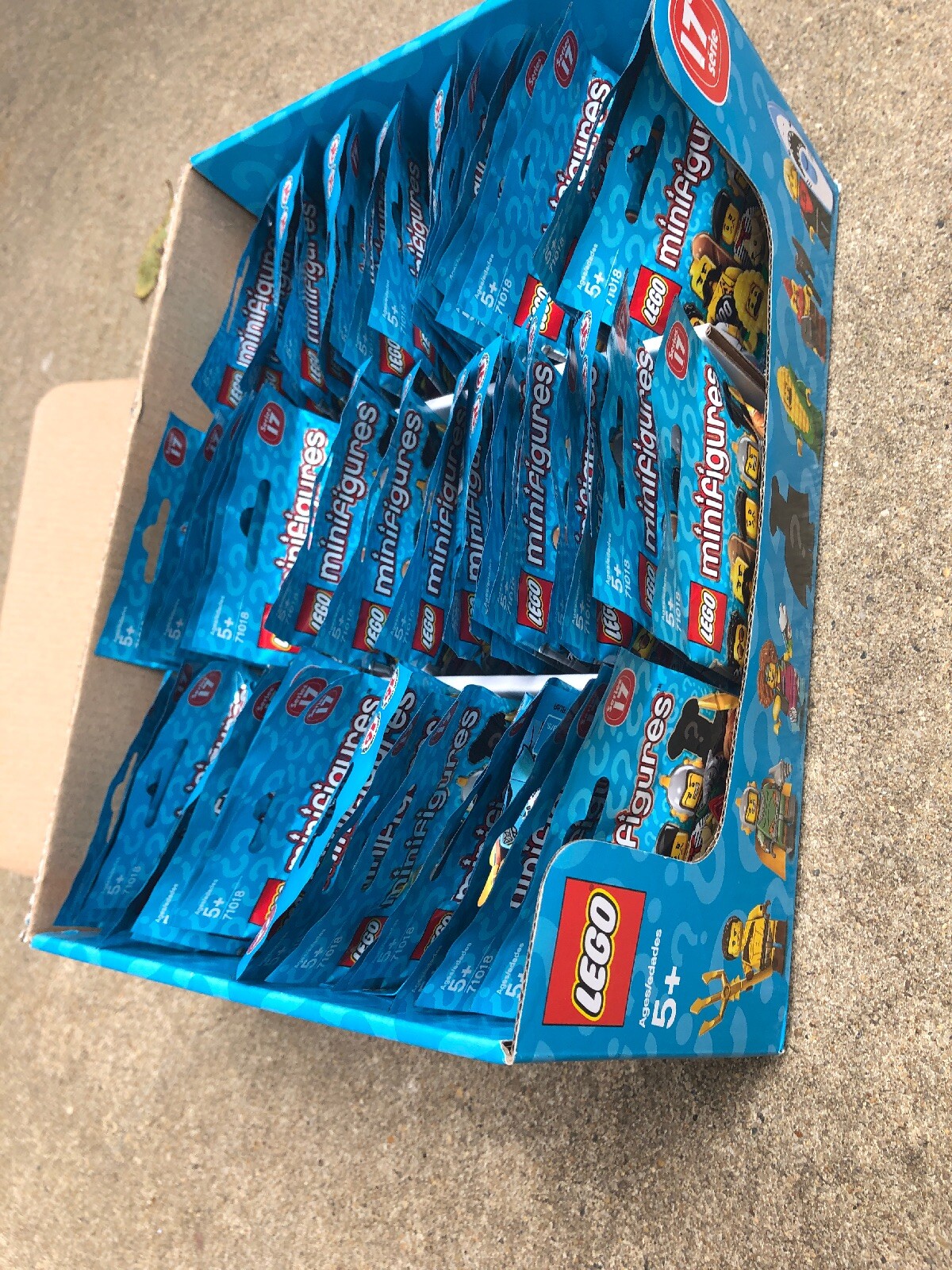 60x Lego Minifigures Series 17 blind bags 71018 NEW SEALED Box Lot of ...