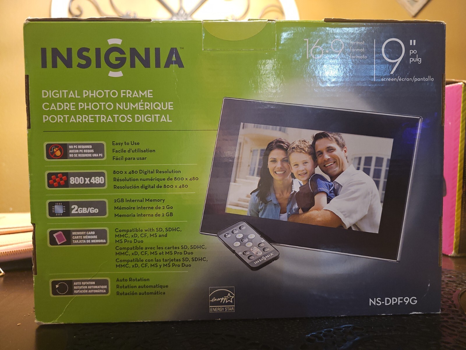 Insignia 9-Inch Digital Picture Frame 1GB Internals Memory +8GB SD Card ...