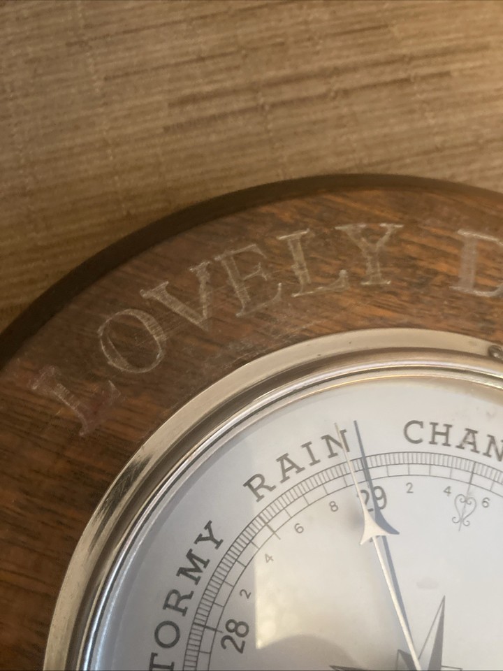 VINTAGE GUINNESS ANEROID OAK FRAMED BAROMETER LOVELY DAY FOR A GUINNESS ...