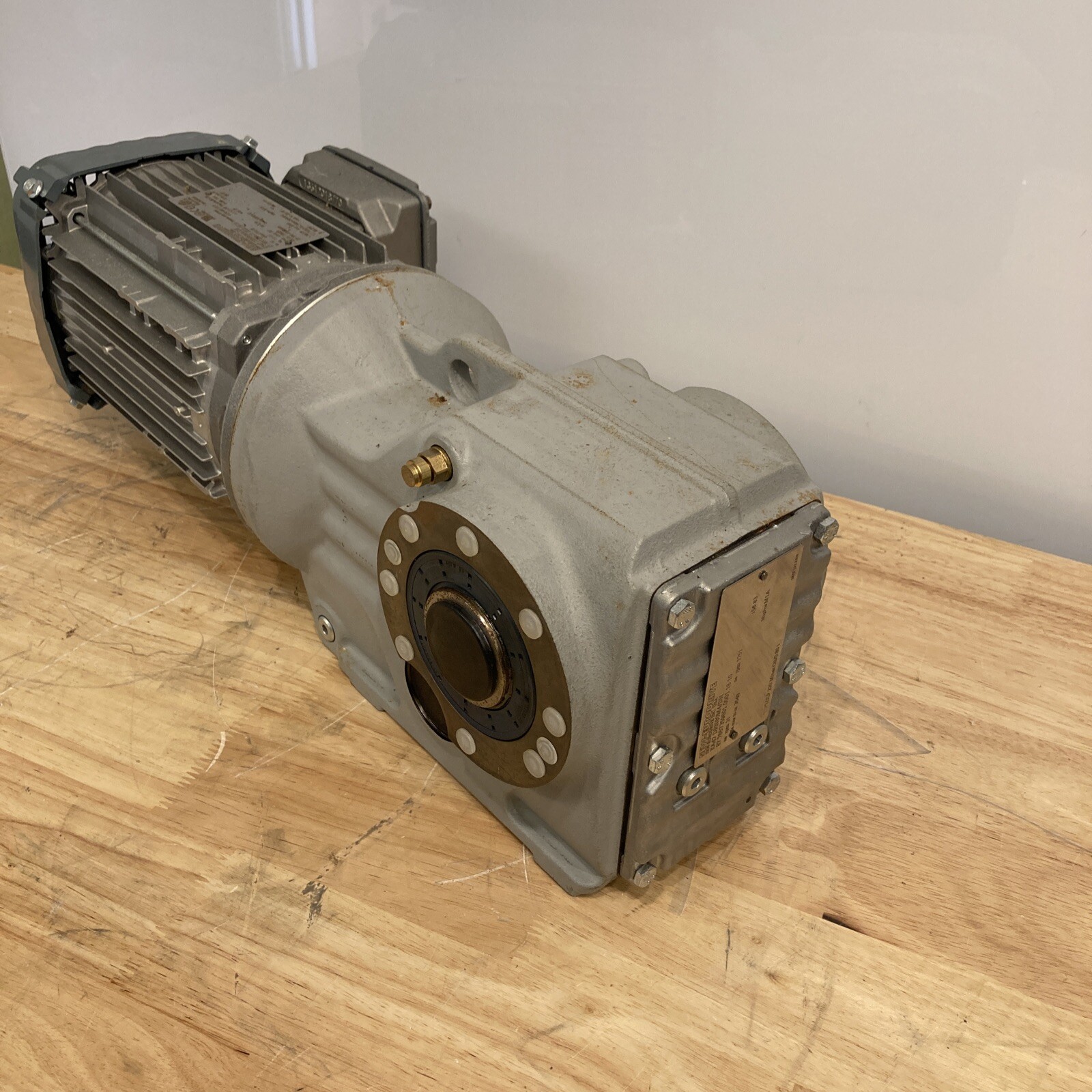 SEW Eurodrive electric motor with gearbox KA47 DRN80M4/DH - La Paz ...