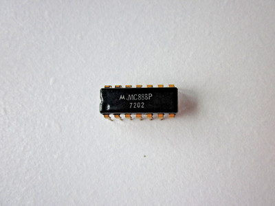 1PCS Motorola MC888P Dual 3-Input Buffers, Non-Inverting, Gold Pins ...