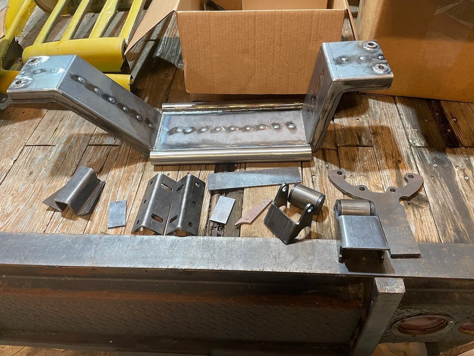 Ford NP205 Transfer Case Mounting Bracket Married Crossmember 4x4 TCM | 4WD