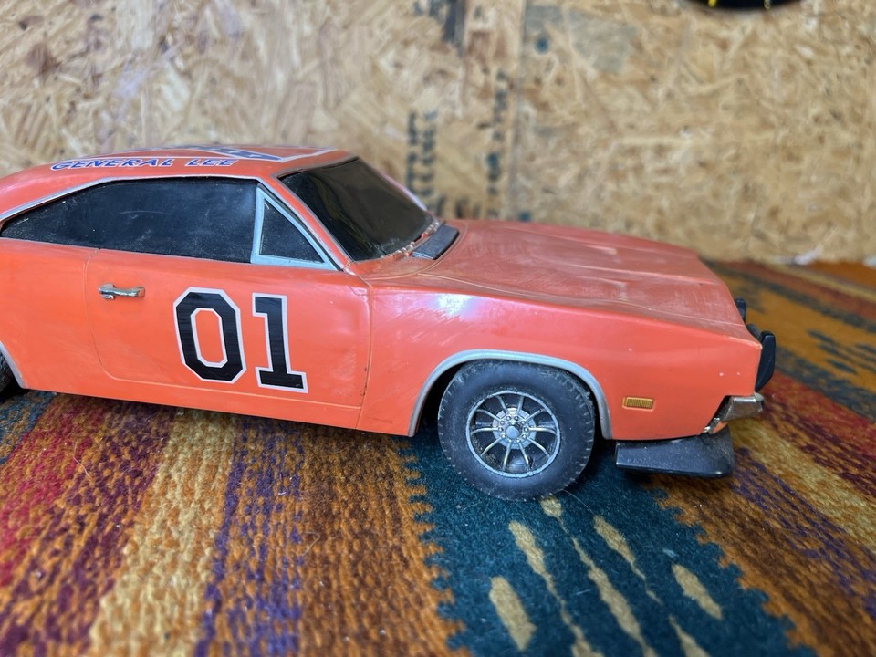 Malibu 2005 Dukes of Hazzard General Lee RC Car 1/18 No Remote Or ...