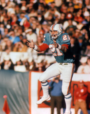 JIM KIICK 8X10 PHOTO MIAMI DOLPHINS PICTURE NFL ACTION | eBay