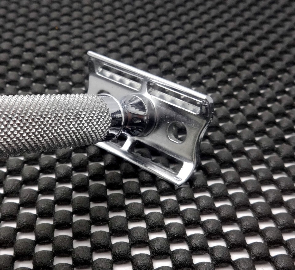 Vintage Barbasol Floating Head DE Safety Razor Set Case & NOS Blade ...