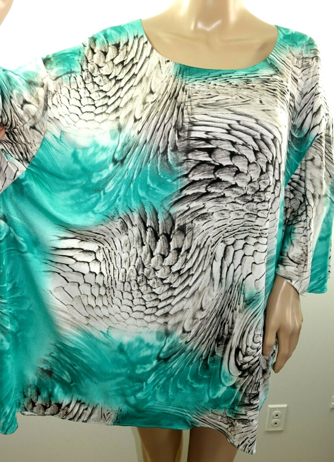 Links Women Plus 1x 2x 3x Green White Tunic Top Blouse Animal Print ...