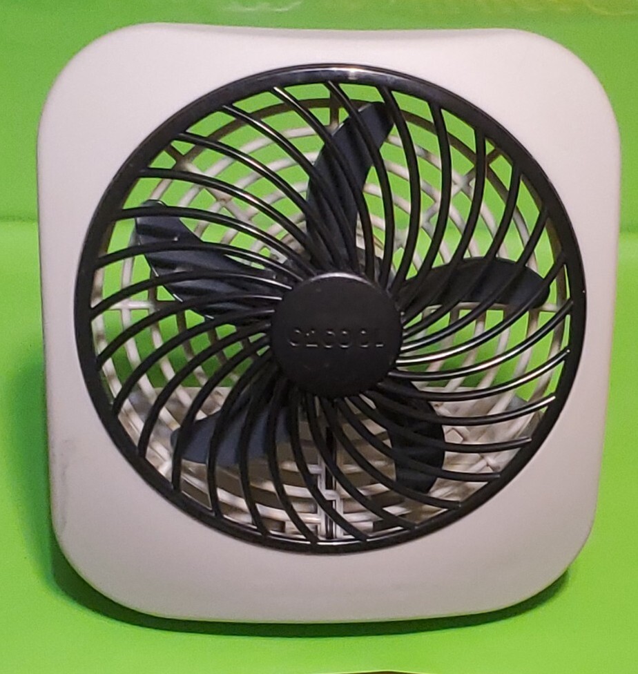 O2COOL Portable Fan, 2 Speeds, 5" Blades, 2 D-Cell, Tan/Brown FREE ...